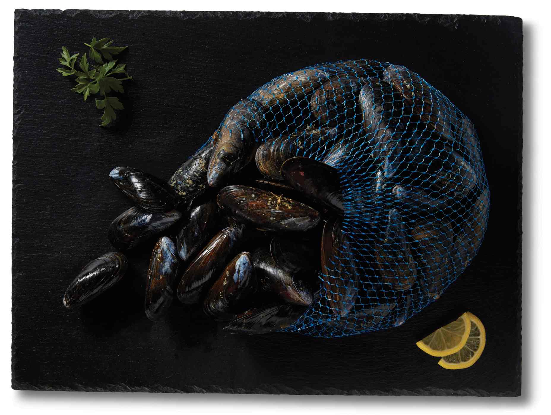 H-E-B Responsibly Raised Fresh Live Black Mussels - Shop Shrimp ...