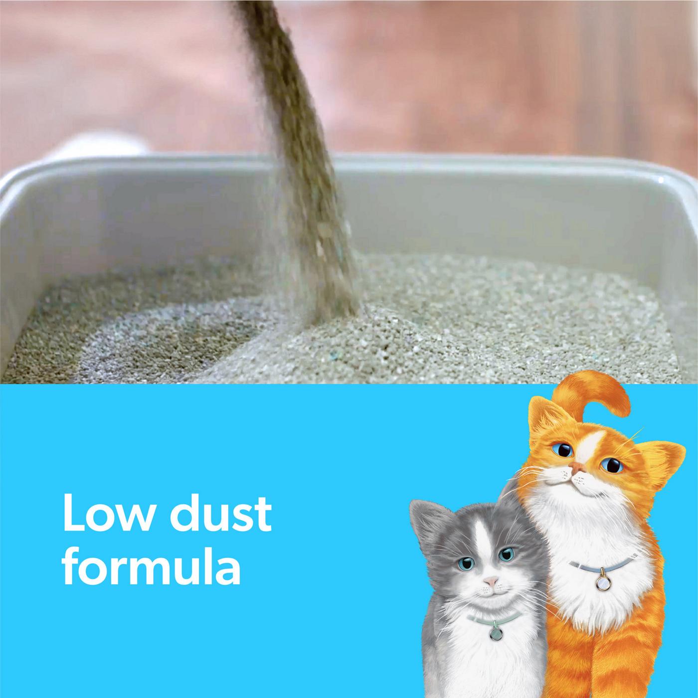 Fresh Step Multi-Cat Clumping Cat Litter With Febreze Freshness - Shop ...