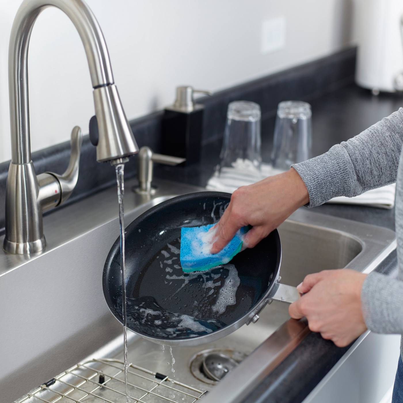 O-Cedar Scrunge Non-Scratch Scrub Sponge - Shop Sponges & scrubbers at ...