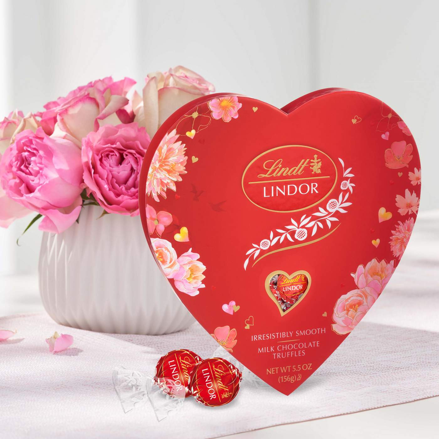 Lindt Lindor Milk Chocolate Truffles Valentine's Heart Gift Box, 13 pc ...