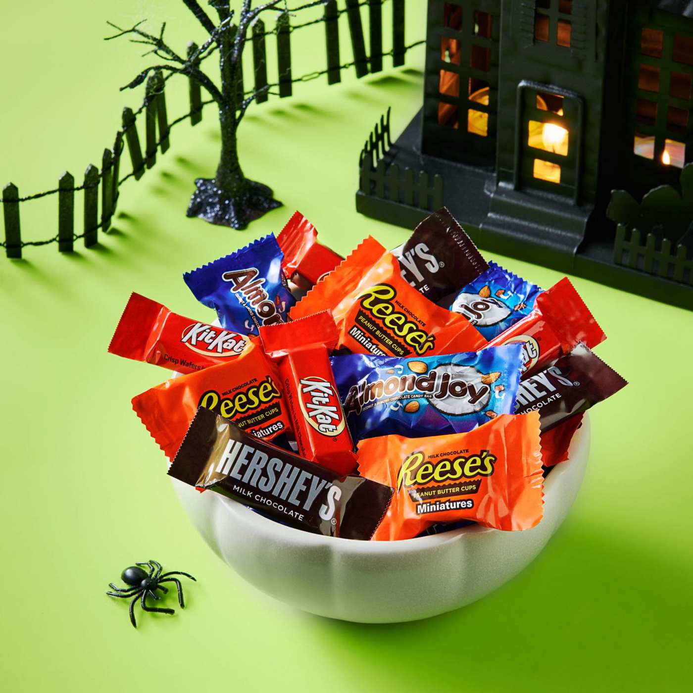Hershey's, Reese's, Kit Kat & Almond Joy Assorted Chocolate Miniatures ...