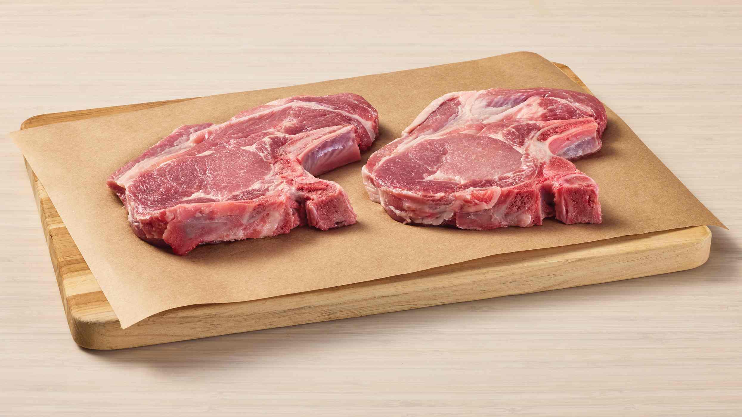 H-E-B Bone-in Ribeye & Blade Pork Chops, Thick Cut - Texas-Size Pack ...